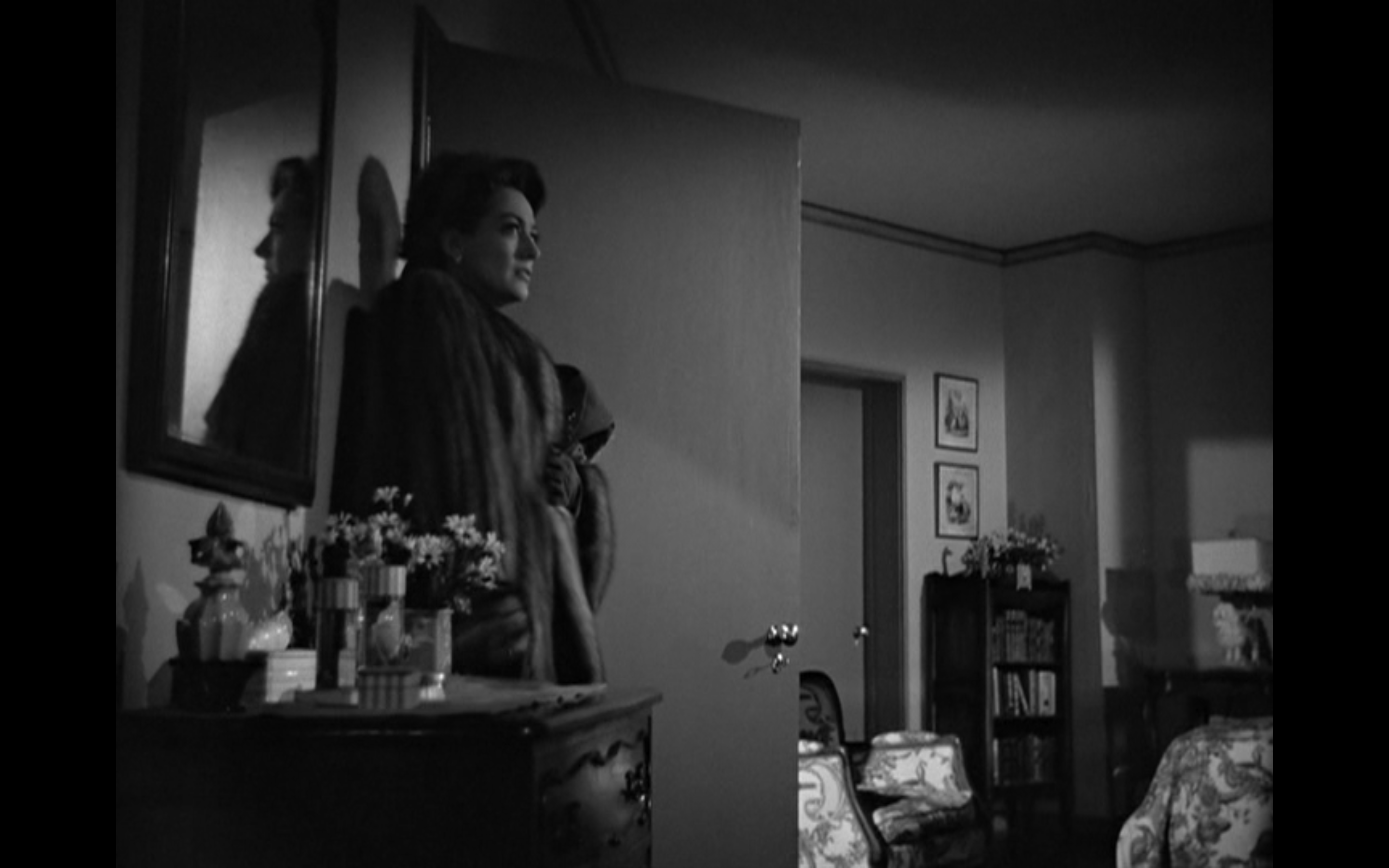 Mirrors in Mildred Pierce | First Impressions